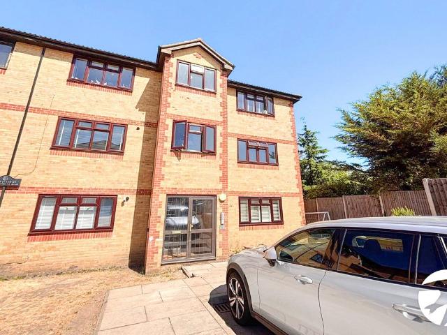 Russett Court, Cheshunt Road, Belvedere DA17, 2 bed flat to rent, £1,500 pcm | PrimeLocation