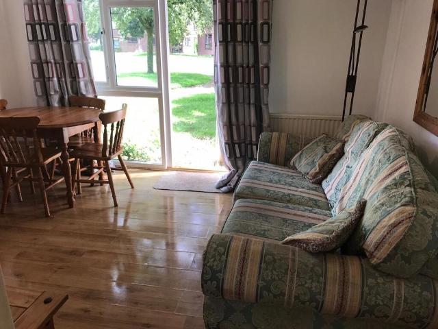 Russet Grove 3 bed flat to rent £1,584 pcm £366 pw