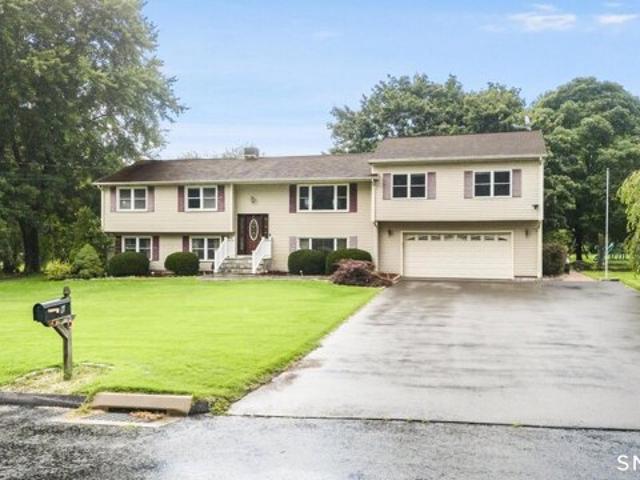 Ruta Dr, North Branford, Home For Sale