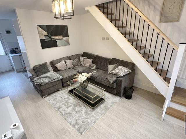 Ruth Square, Sheffield, South Yorkshire S10, 3 bed terraced house to rent, £1,495 pcm | PrimeLocation