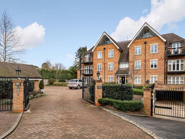 Rutherford House, Packhorse Road. 2 bed flat to rent £2,300 pcm £531 pw