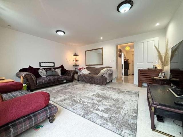 Rutherford Way, Biggleswade, SG18