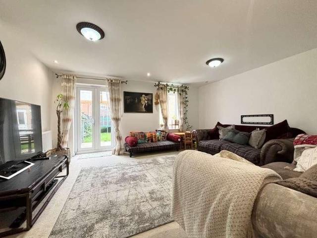 Rutherford Way, Biggleswade, SG18