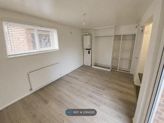 Ruthin Close, Luton LU1, Studio to rent, £695 pcm | PrimeLocation