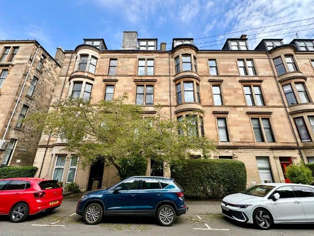 Ruthven Street, Hillhead, Glasgow, G12 4 bed flat to rent £2,700 pcm £623 pw