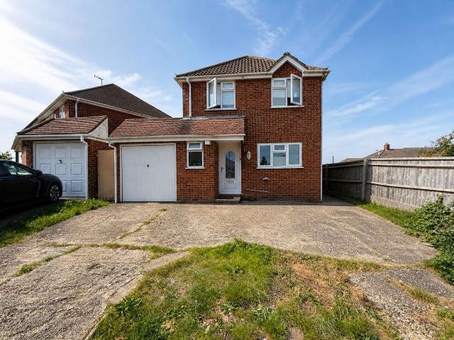 Rutland Avenue, High Wycombe HP12, 3 bed detached house to rent, £1,750 pcm | PrimeLocation