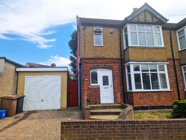 Rutland Crescent, Luton LU2, 3 bed semi detached house to rent, £1,600 pcm | PrimeLocation