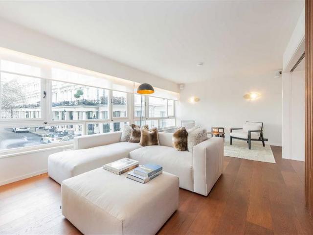Rutland Gate, London SW7 3 bed flat to rent £10,000 pcm £2,308 pw