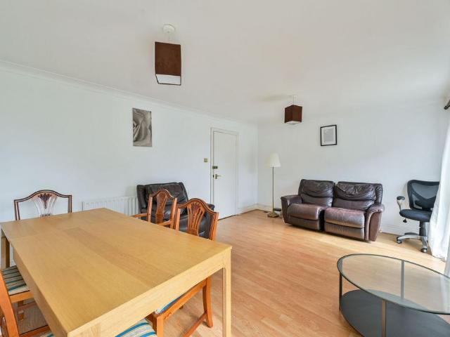 Rutland Park, Catford, London, SE6 2 bed flat to rent £3,034 pcm £700 pw