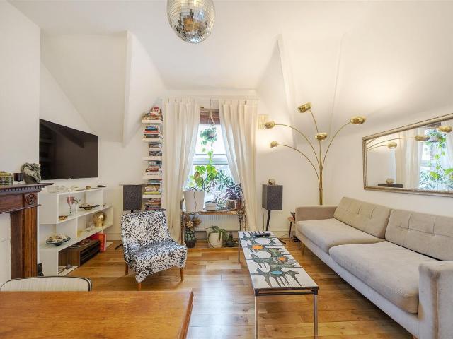 Rutland Park, London NW2, 2 bed flat to rent, £2,300 pcm | PrimeLocation