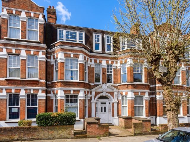 Rutland Park, WIllesden Green NW2 4 bed flat to rent £3,495 pcm £807 pw