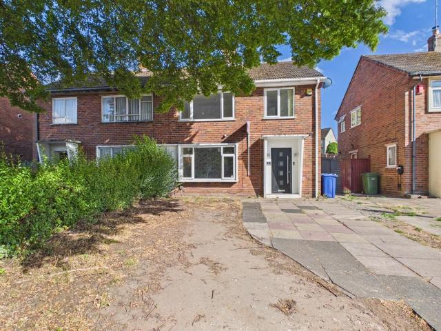 Rutland Place, Stourbridge, West. 3 bed semi detached house to rent £1,295 pcm £299 pw