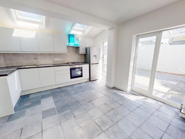 Rutland Road, Hove BN3, 2 bed flat to rent, £1,499 pcm | PrimeLocation