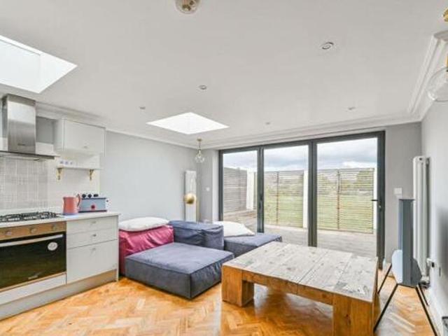 Rutland Walk, Catford, 2 Bedroom Flat