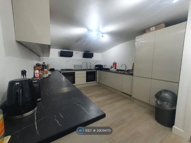 Ruxley Close, Epsom KT19, Room to rent, £1,000 pcm | PrimeLocation