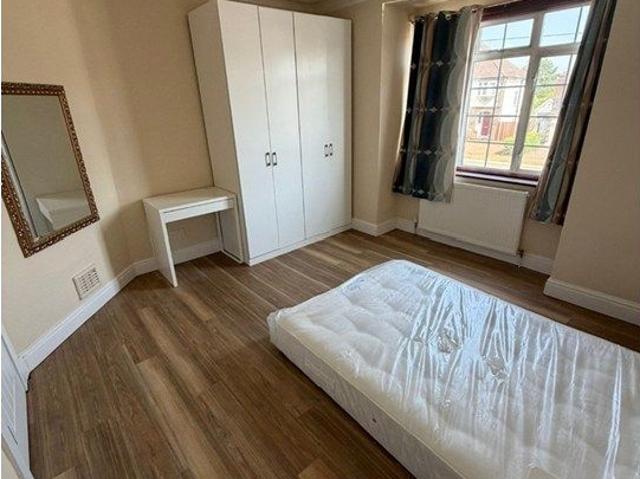 Ruxley Lane, Epsom KT19, Room to rent, £700 pcm | PrimeLocation