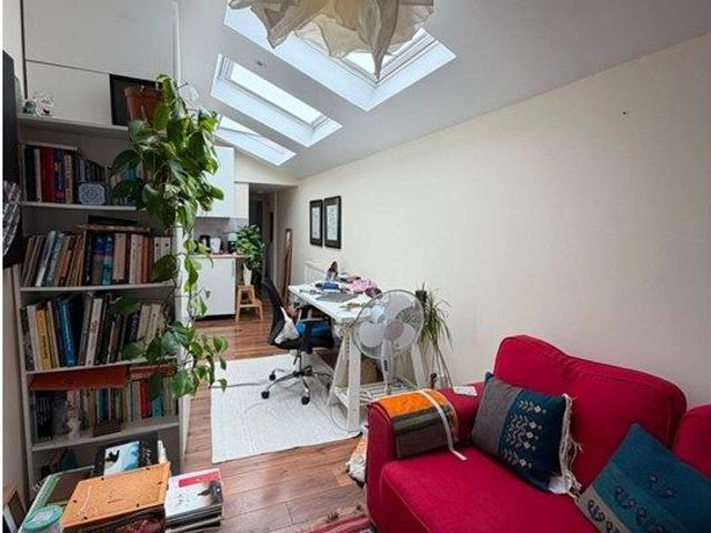 Ruxley Lane, Epsom KT19, 2 bed flat to rent, £1,500 pcm | PrimeLocation