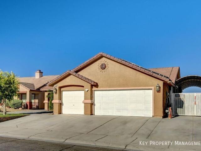RV Parking, Solar & 3 Car Garage – Move In Ready Home