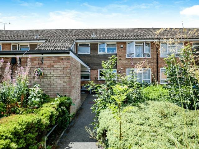 Ryman Court, Stag Lane. 2 bed flat to rent £1,600 pcm £369 pw