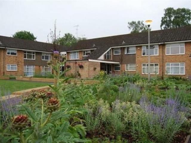 Ryman Court, Stag Lane. 2 bed flat to rent £1,600 pcm £369 pw