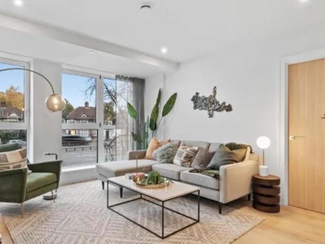 Ryan Jayberg Ltd, Coombe Lane, London, SW20 0AR, United Kingdom | 2 bed apartment for rent #139475031 | Rentberry