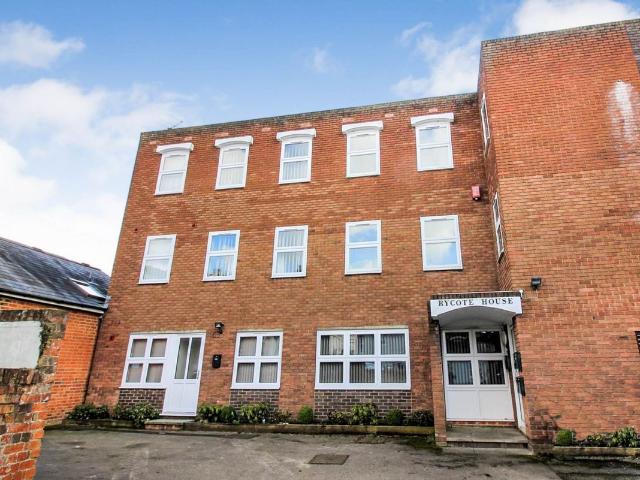 Rycote House, 6 Temple Square HP20, 1 bed flat to rent, £1,000 pcm | PrimeLocation