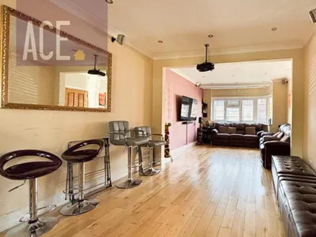 Rydal Crescent, London, UB6 8EF, United Kingdom | 4 bed townhouse for rent #140228252 | Rentberry