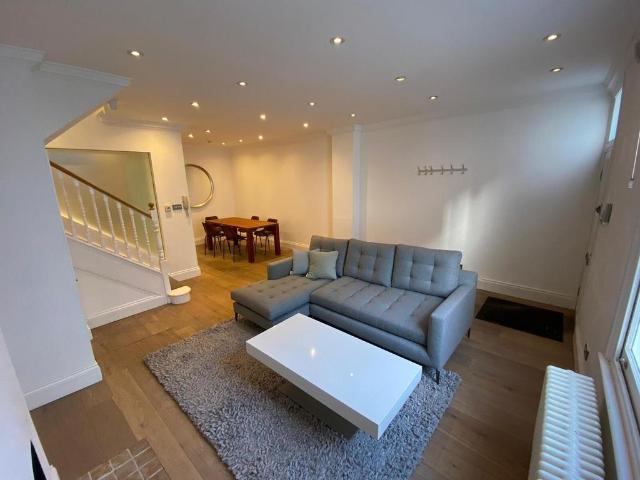 Ryders Terrace, St Johns Wood. 2 bed house to rent £3,950 pcm £912 pw