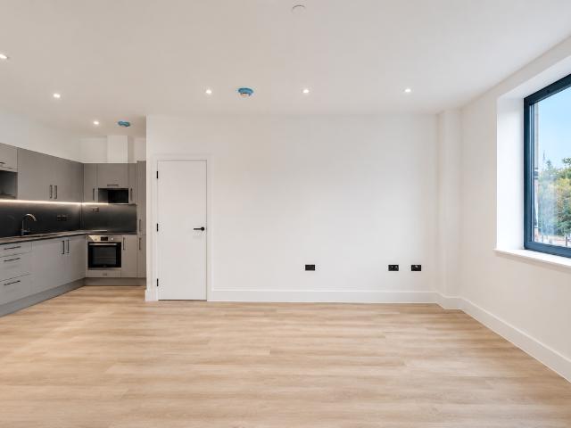 Rye Close, Fleet GU51, 2 bed flat to rent, £1,500 pcm | PrimeLocation