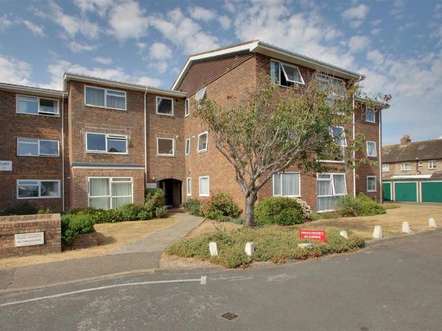 Rye Close, Worthing BN11 2 bed flat to rent £1,450 pcm £335 pw