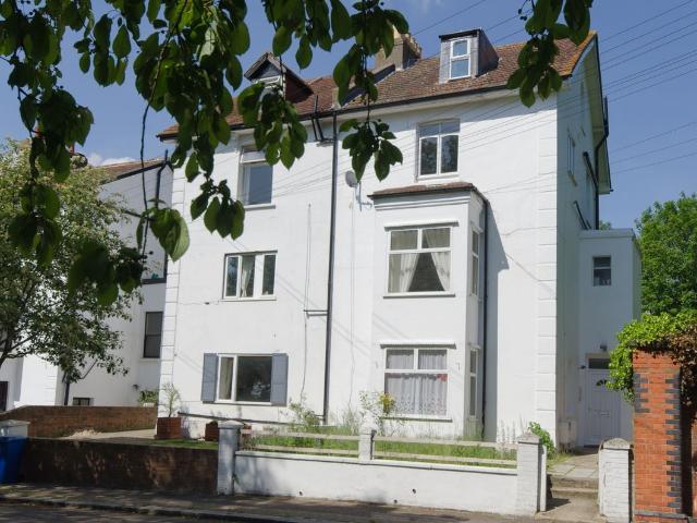 Rye Hill Park, London SE15, 3 bed flat to rent, £2,000 pcm | PrimeLocation