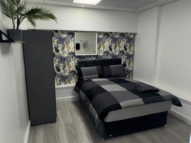 Rye Lane, London SE15, 5 bed flat to rent, £6,067 pcm | PrimeLocation