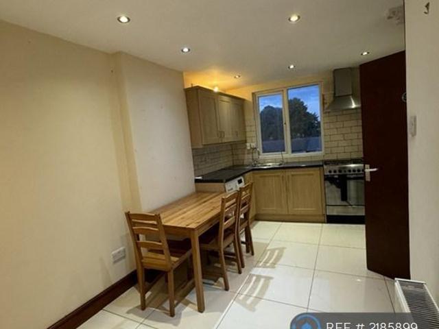 Rye Lane, London, SE15 2 bed flat to rent £1,695 pcm £391 pw