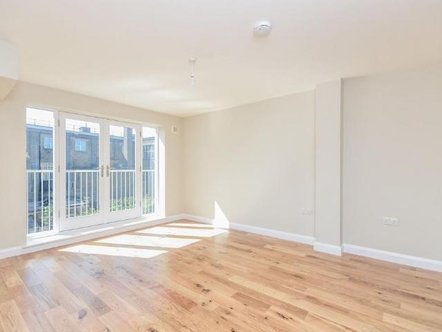 Rye Lane, Peckham, London, SE15 1 bed flat to rent £1,750 pcm £404 pw