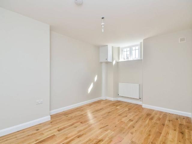 Rye Lane, Peckham Rye, London SE15, 2 bed flat to rent, £1,900 pcm | PrimeLocation