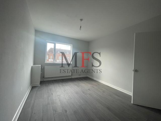 Ryefield Ave, Hillingdon UB10, 1 bed flat to rent, £1,150 pcm | PrimeLocation