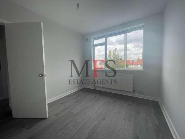 Ryefield Ave, Hillingdon, UB10