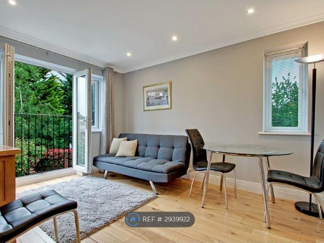 Ryefield Crescent, Northwood HA6, 2 bed flat to rent, £1,650 pcm | PrimeLocation