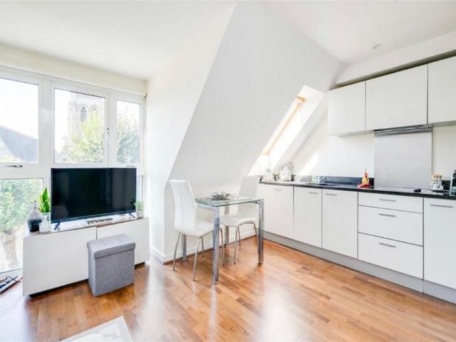 Rylston Road, Fulham, SW6 1 bed apartment to rent £2,400 pcm £554 pw