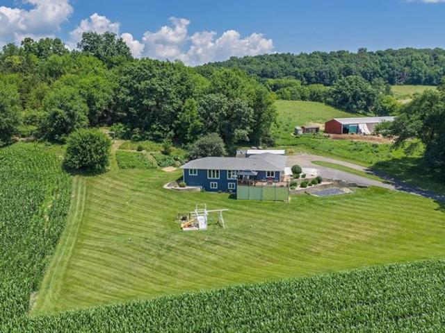 S11221 Fox Rd, Sauk City, WI 53583