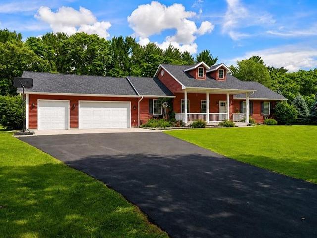 S12951 Ivy Ln, Spring Green, WI 53588