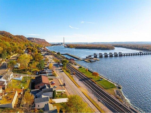 S1541 Shawnee Dr, Alma, WI 54610