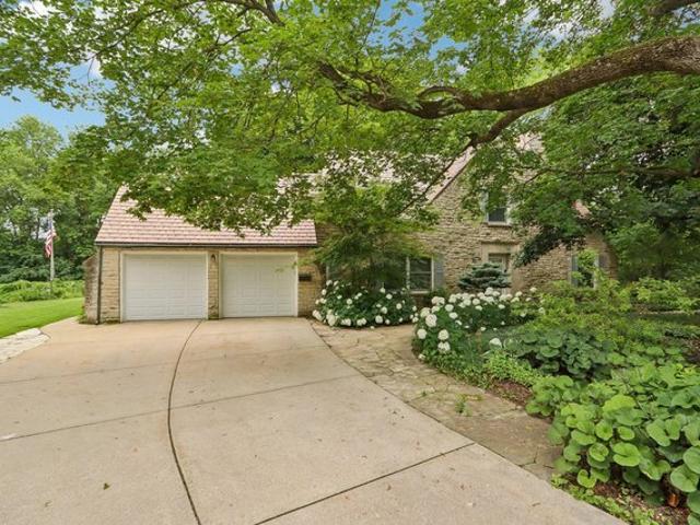 S24W23112 Lookout Dr, Waukesha, WI 53186