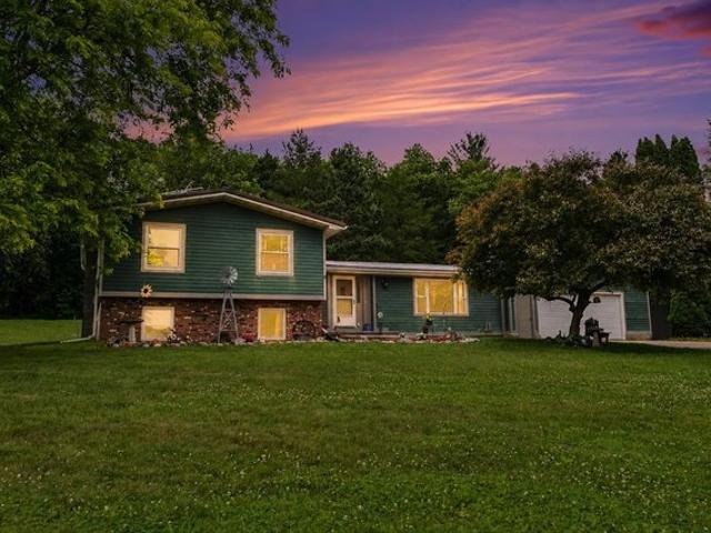 S3285 Lake Virginia Rd, Reedsburg, WI 53959