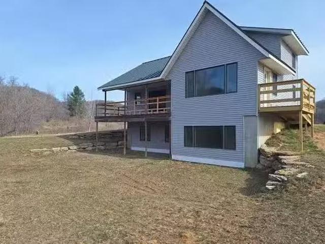 S4985 S Creek Rd, Genoa, WI 54632 MLS 1897976