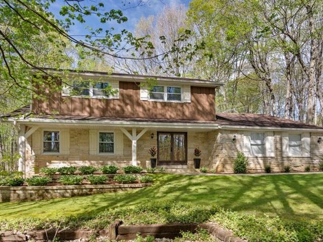 S54W23631 Maple Hill Ct, Waukesha, WI 53189