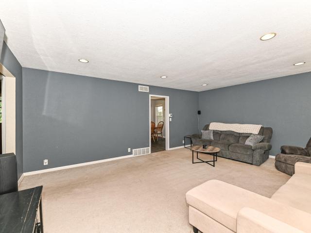 S64W18606 Topaz Dr