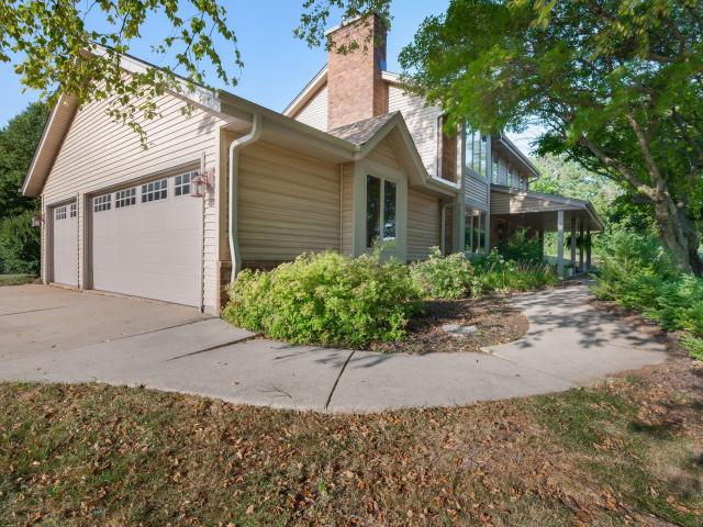 S67W23715 Fernwood Ct