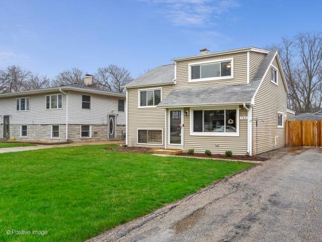 S725 East St, Winfield, IL 60190 | Compass