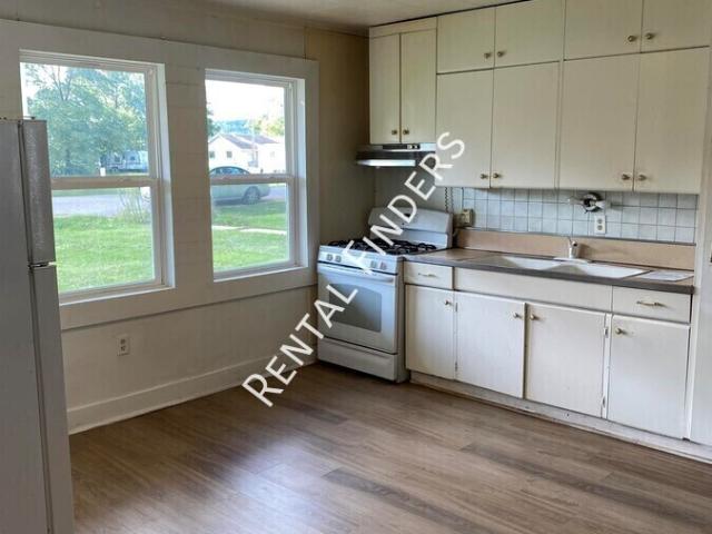 S7559 US 12 I12 North Freedom, WI 53951 Baraboo, Madison, Sun Parie, 2 beds, 1 full bath